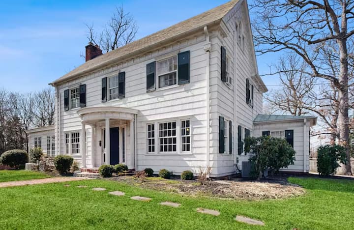 Entire Home.  Historic, Dog-friendly Colonial - Salisbury, MD
