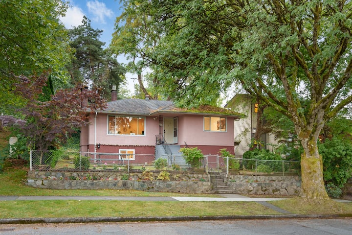 Spacious 3br Bm Home | Transit & Private Entrance - Vancouver