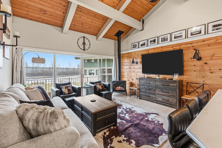 Lakefront Condo Del Sol With Boat Slip & Pool - Shepherd Lake, ID