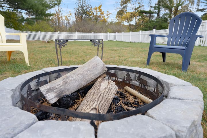Near Concerts|dog-friendly|firepit|fenced Yard - Bangor, ME