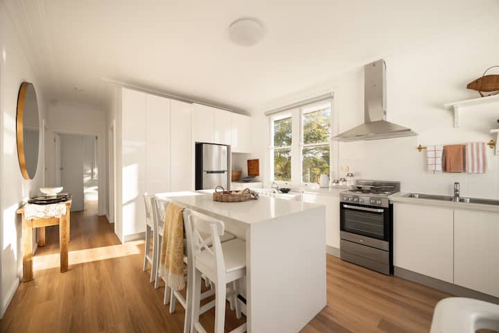 Light Filled 3-bed Coastal Home At Brighton Beach - Sydney