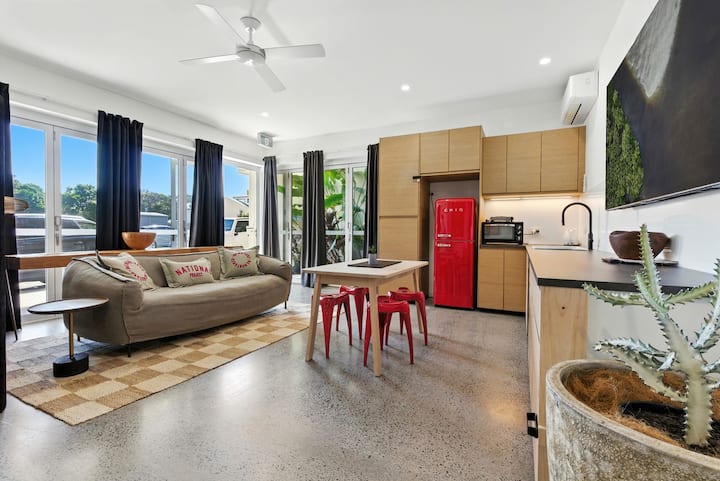 C & C By The Sea Studio - Coolum Beach