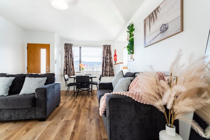 Deluxe Two-bedroom Family Apartment - Upper Hutt