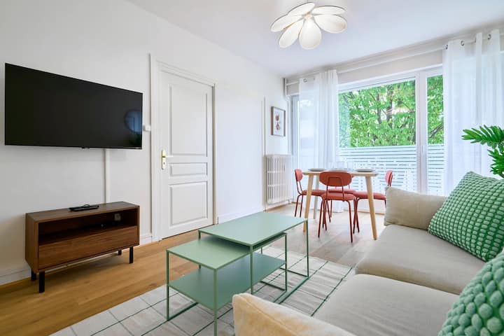 Appartement Deux Chambres Avec Parking Et Balcons - Tourcoing
