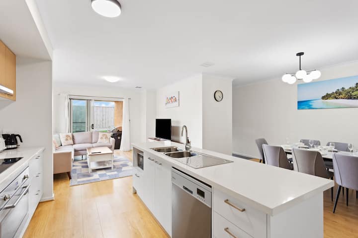 Modern Family Home Sleeps 8 - Phillip Island