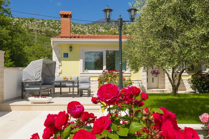 Maslina House | Family Stay Near Omiš - Omiš