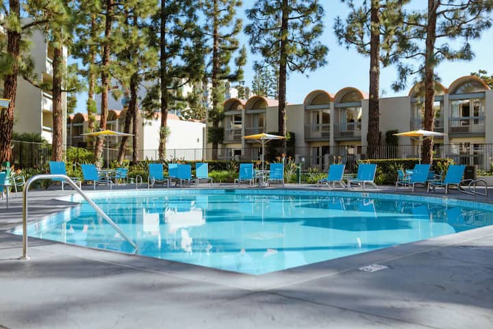 Hojo Anaheim | 2 Double Beds | Disneyland Access - Anaheim, CA
