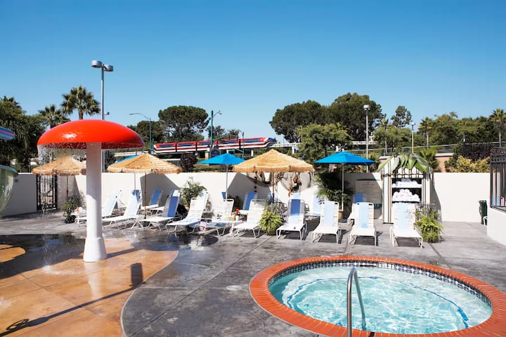 2 Double Beds | Hojo Anaheim | Great For Groups - Anaheim, CA