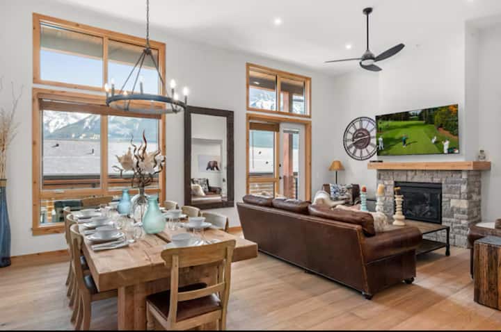Bright And Spacious | Mountain Escape - Canmore