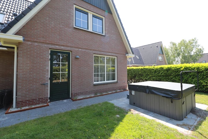 Beach Villa Royale With Wellness Hot Tub & Sauna - Makkum