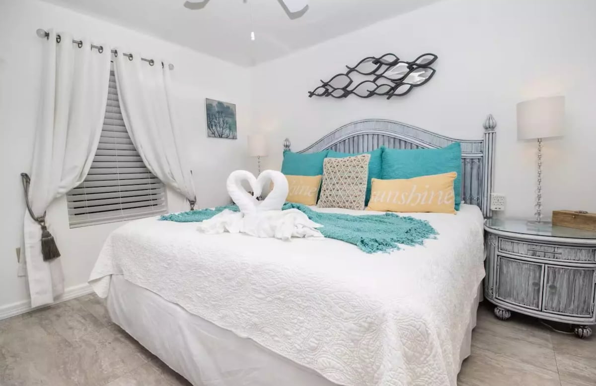 Book Me Baby! Beach Penthouse at Pelican Beach - Apartments for Rent in ...