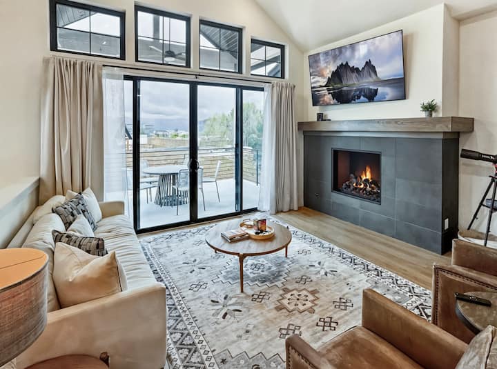 Mountain Escape W/ Hot Tub- Near Tamarack Resort - Donnelly, ID