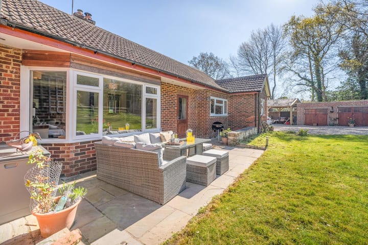 4 Bed In Godalming (Oc-b30296) - Frensham Great Pond