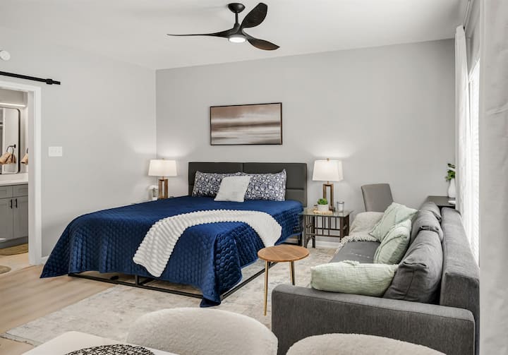 Azalea: Studio Apt, 4 Minute Walk To A&m - College Station, TX