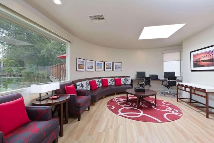 Superior Queen | Ramada Santa Barbara | Garden - Santa Barbara, CA