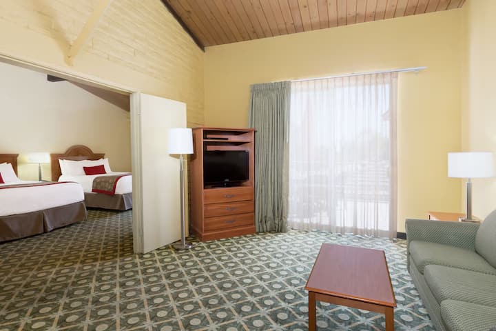 Ramada Santa Barbara | 1 Brs | Free Breakfast - Santa Barbara, CA