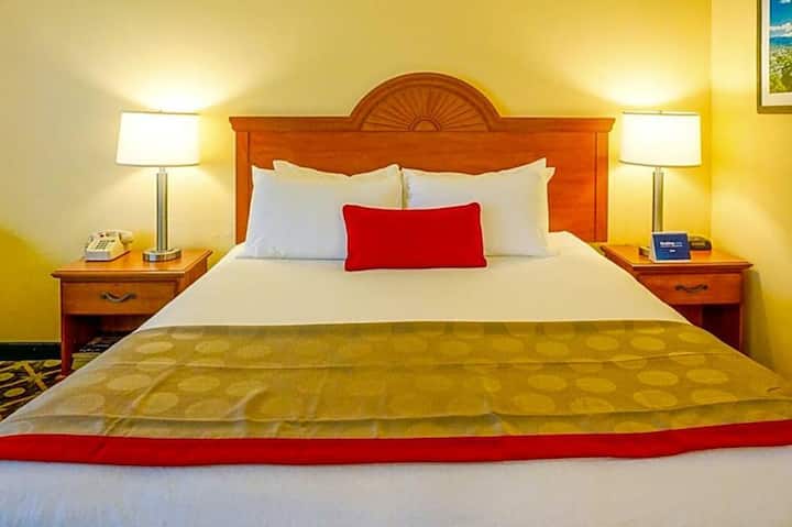 Queen Bed | Ramada Santa Barbara | Free Shuttle - Goleta, CA