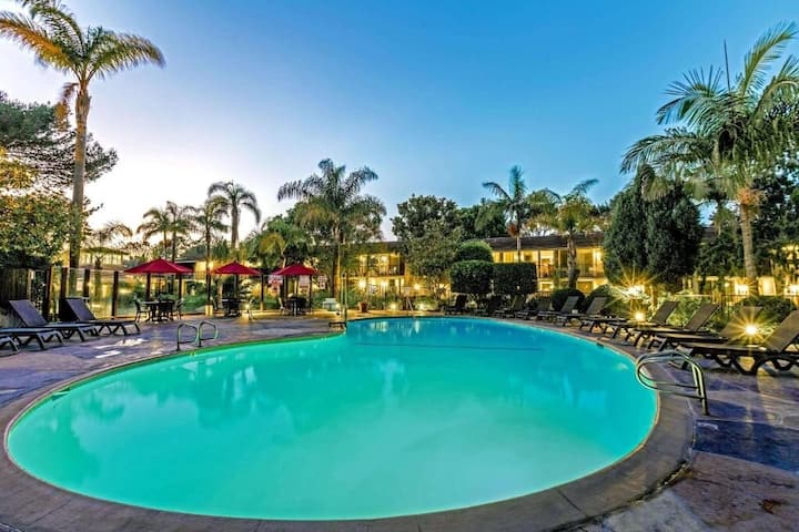 Queen Bed | Ramada Santa Barbara | Free Shuttle - Goleta, CA