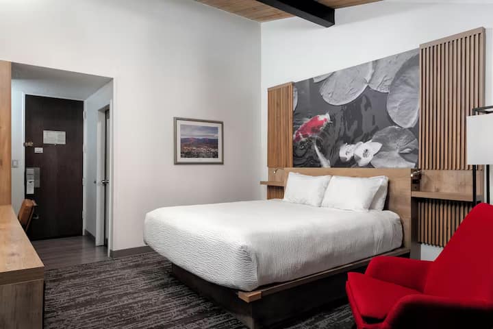 Ramada Santa Barbara | Superior King | Lagoon - Goleta, CA