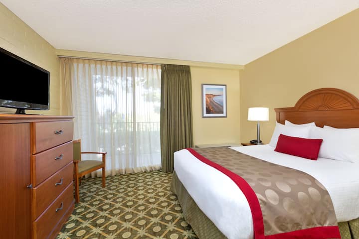 Ramada Santa Barbara | Superior King | Lagoon - Goleta, CA