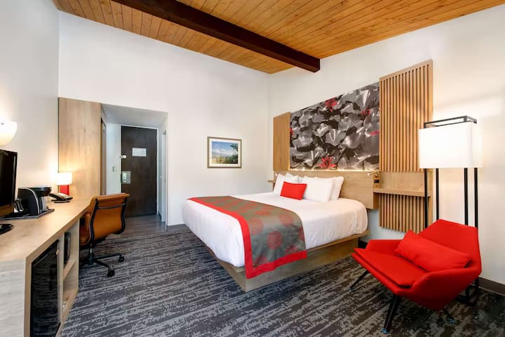 Ramada Santa Barbara | King Room | Free Breakfast - Goleta, CA