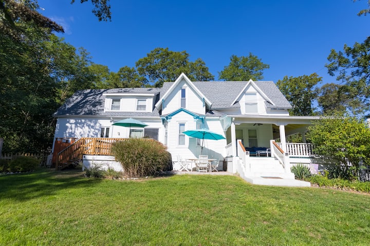 Wayland Victorian In Oak Bluffs - Oak Bluffs, MA