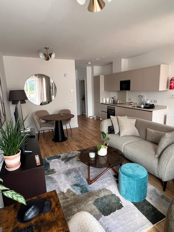 1 Bed · Blackrock,monkstown, Seapoint Beach & Dart - 