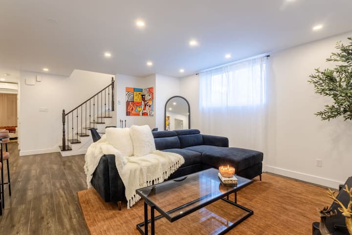Chic City Hideaway | Vibrant Heart Of Montréal - Lasalle