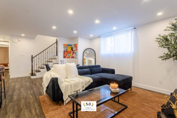 Chic City Hideaway | Vibrant Heart Of Montréal - モントリオール