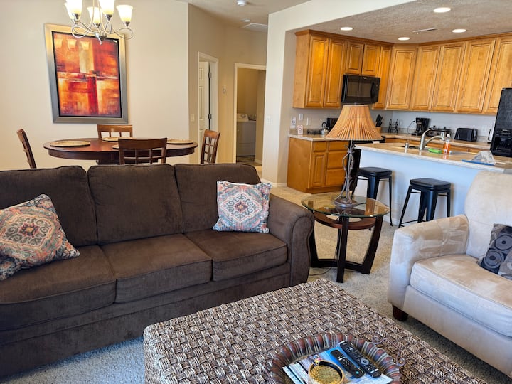 Tailwind Terrace | Pet Friendly 2br + Garage - 메스키트