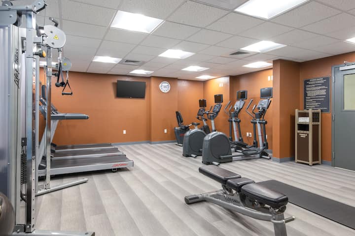2 Units | Anaheim Resort Area | Fitness Center - Anaheim, CA