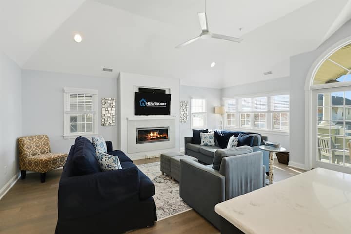 5-bed Beach Home: Elev, Garage & Spacious Porch! - Ocean City, NJ