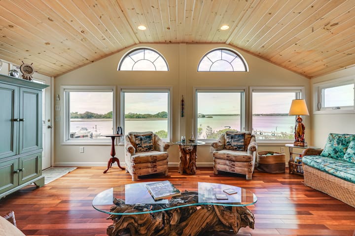 Dock + Water Access: Charlestown Beach Escape! - Charlestown, RI