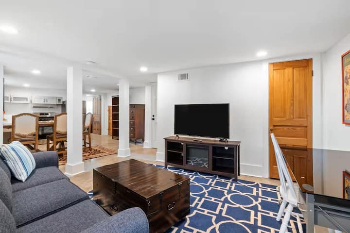 À Pied Au Jazz Fest, Central Sous Les Chênes - New Orleans, LA