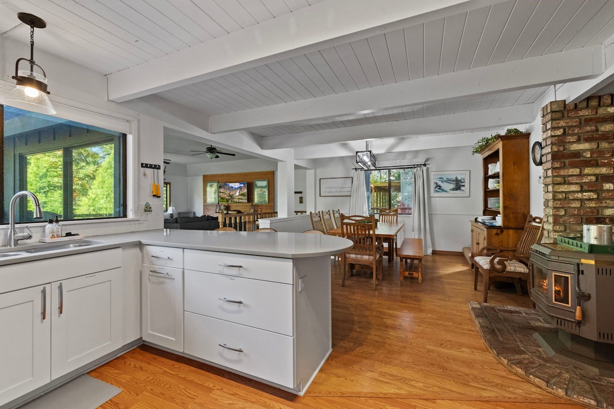 Retraite en montagne avec jacuzzi, terrasse et vue sur la forêt - Airbnb