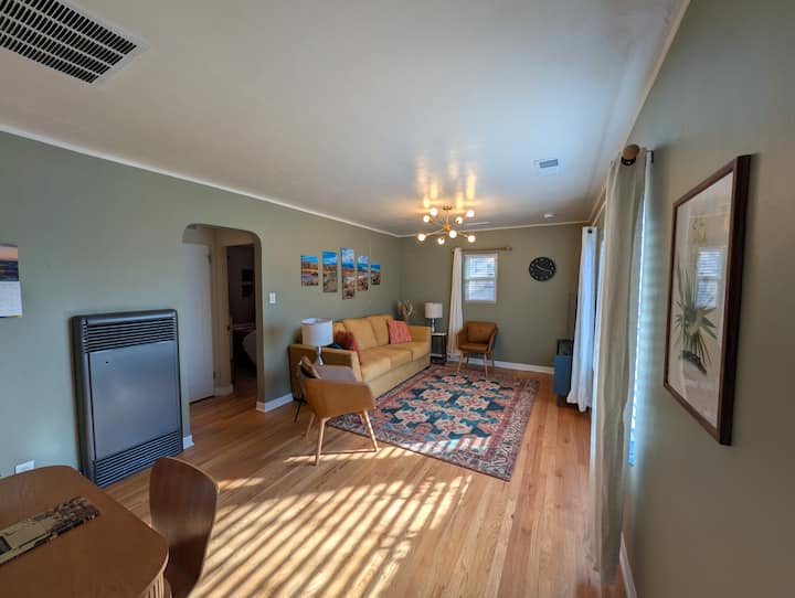 Casita Gold | King Bed Old Town & Downtown - Albuquerque, NM