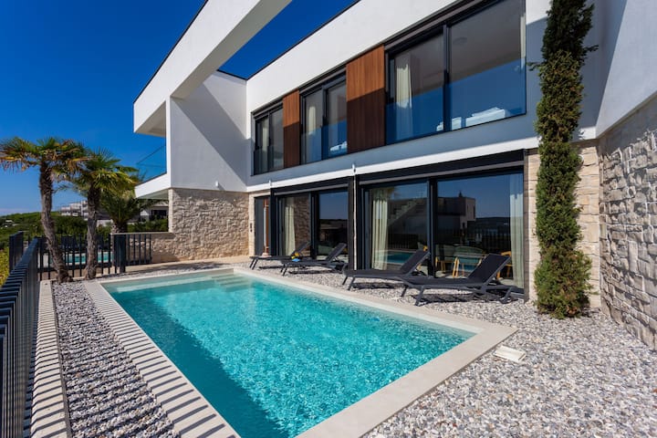 Villa Yana With Pool - Happy Rentals - Medulin