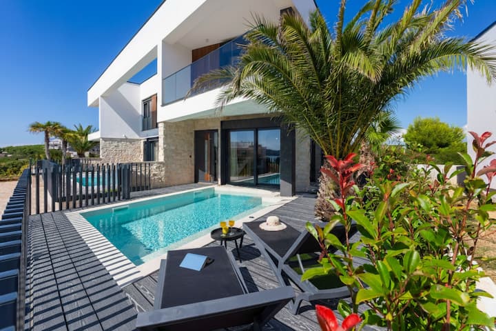 Villa Emma With Pool And Sea View - Happy Rentals - Premantura