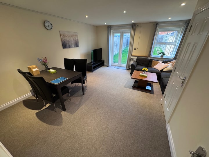 Serene Cirrus Retreat In Reading - Wokingham