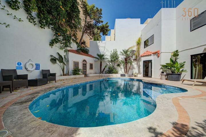 Sun-kissed Villa + Private Pool & Outdoor Dining! - Malta