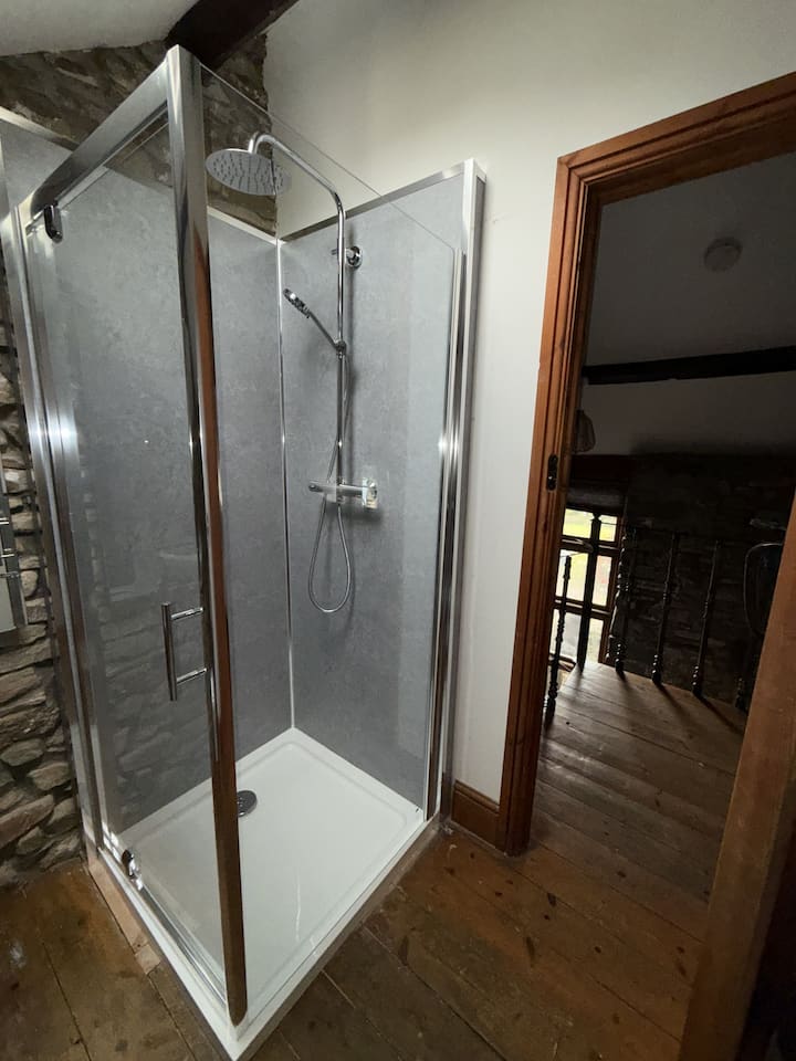 Arian-cottage-traditionelle-sdb Privée Avec Douche - South Wales