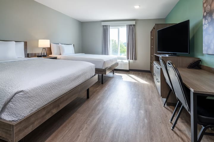 Echo Madison | 2 Queen Beds | Suite With Kitchen - Madison, WI