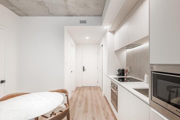 Modern Downtown 1br With Semi-private Terrace - Lasalle