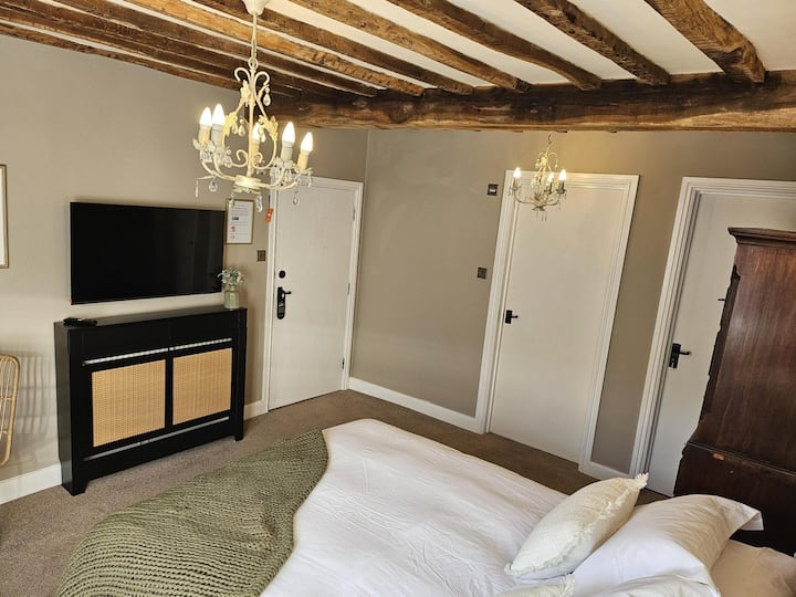 King-deluxe-ensuite-street View-lower Floor - Stow-on-the-Wold