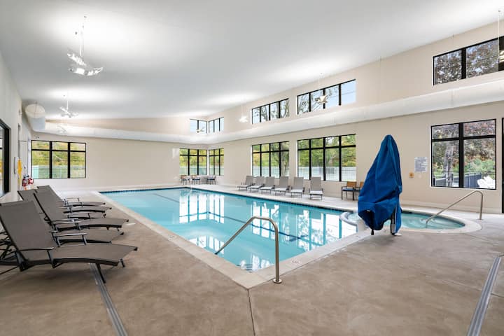 Lake Access Retreat Near Harbor Springs - Harbor Springs, MI