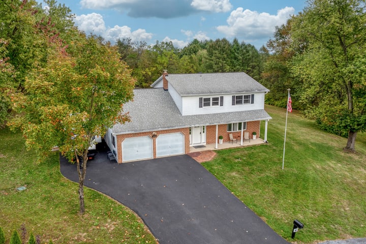 Hersheypark Family Escape | Fire Pit, Yard, Ev - 허시