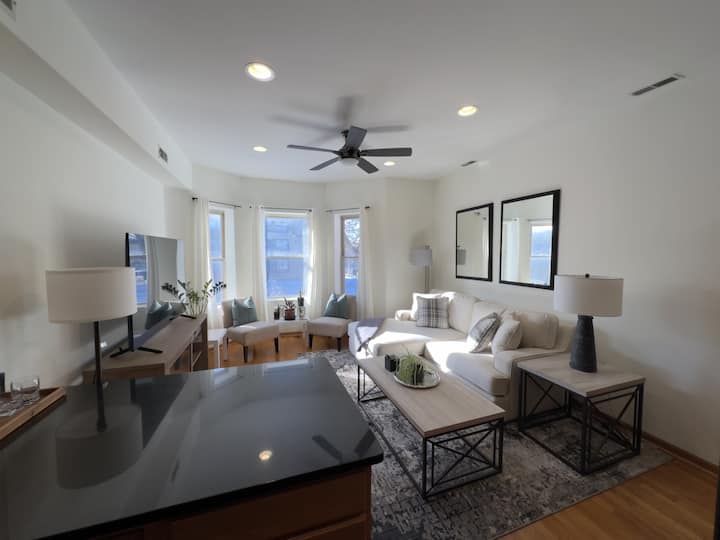 10-min Walk To Uchicago Medical Center | Quiet 2br - McKinley Park - Chicago
