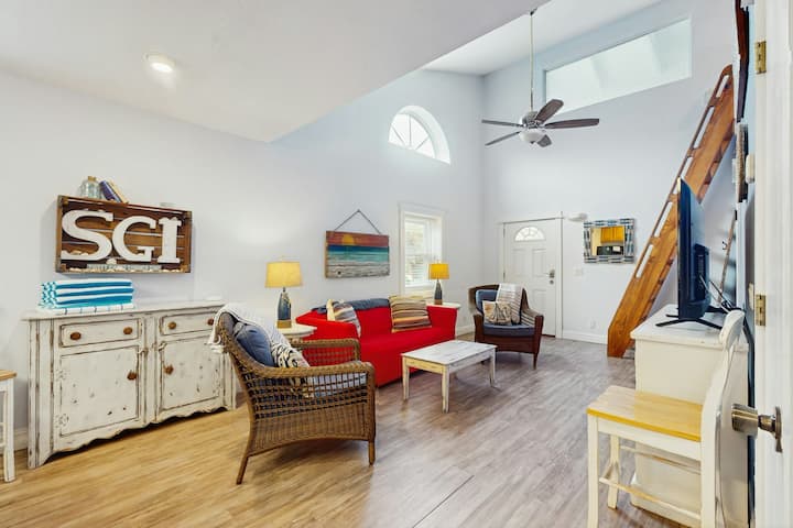 2 Br Condo, Loft, Shared Pool, Wifi - St. George Island, FL