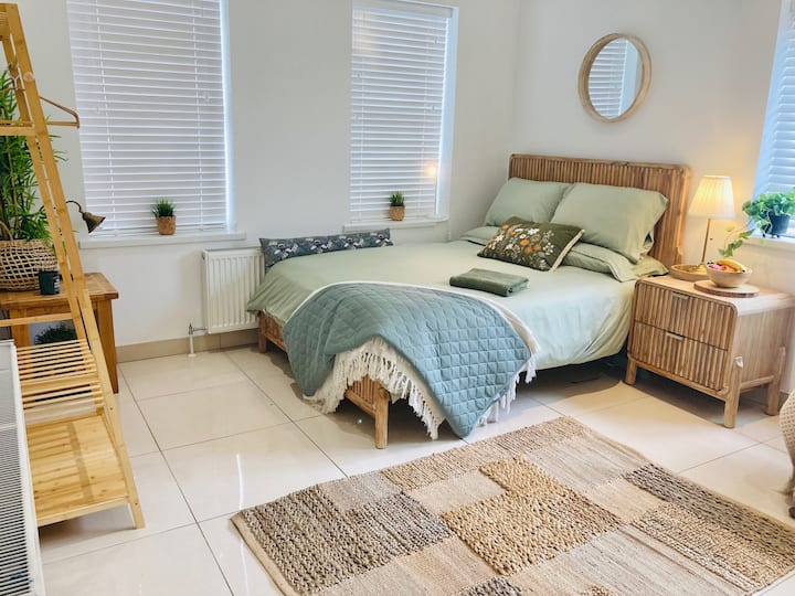 1 Bed Flat - Sleeps 2 - Pets - Parking - Garden - 런던데리