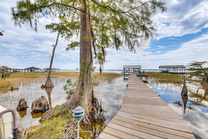 Fish, Swim & Grill: Lakefront Carolina Home! - Lake Waccamaw State Park, Lake Waccamaw